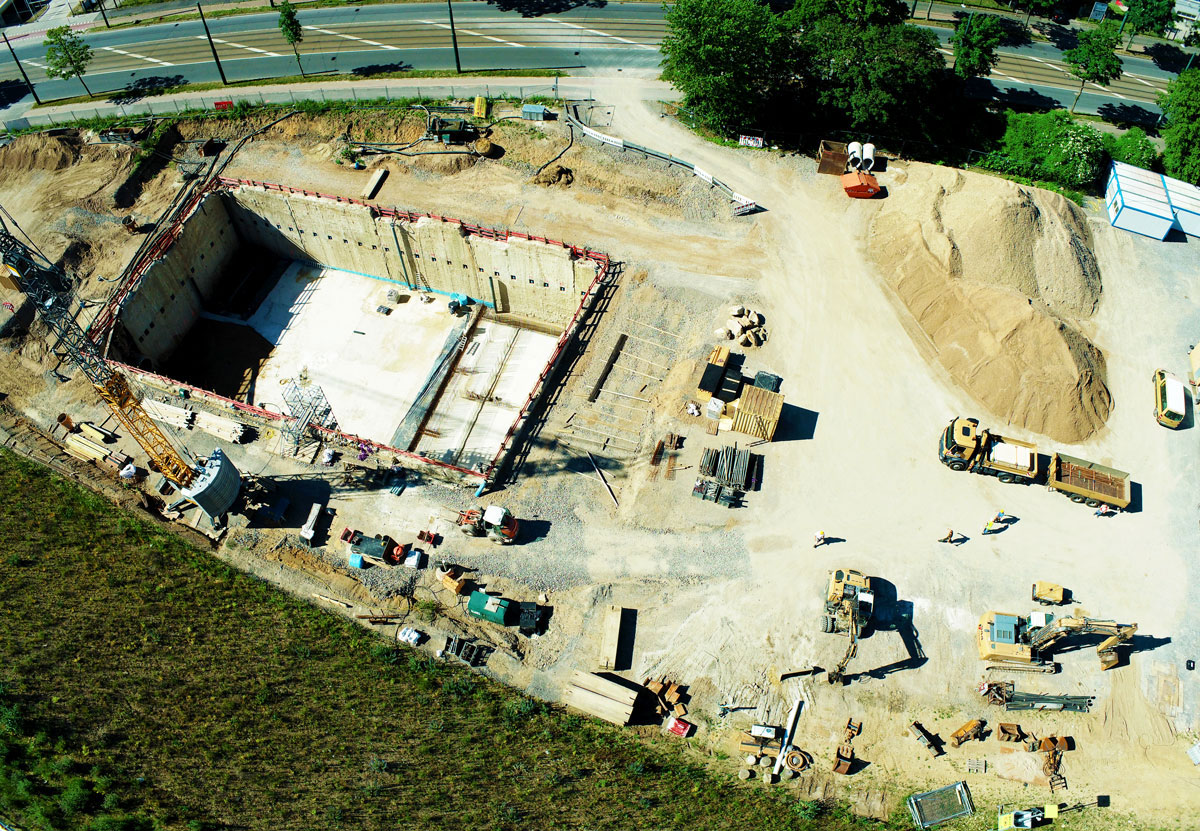 Protected by camera and diaphragm wall pit - VIDEO GUARD